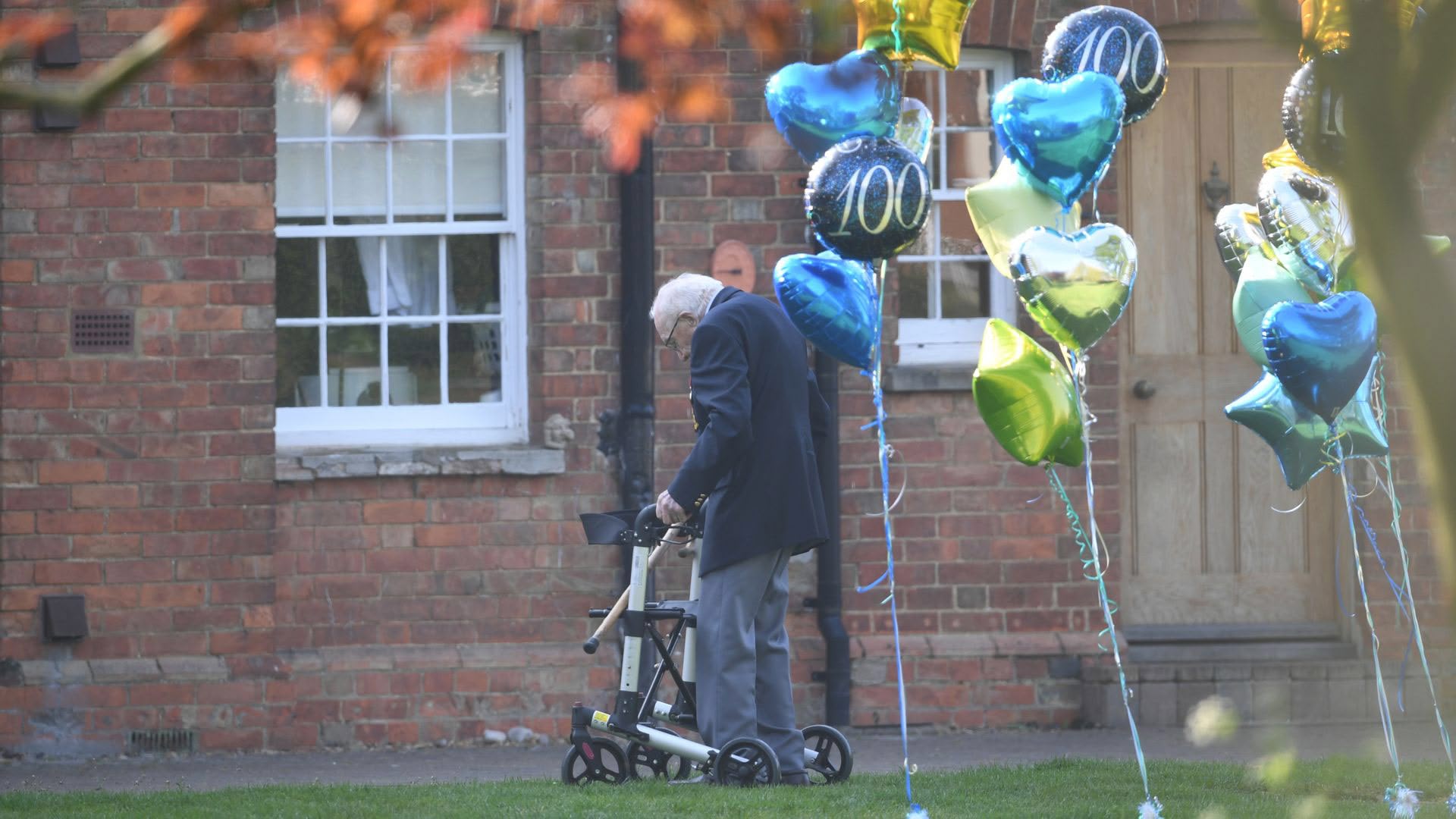 Army Vet Raises Millions For NHS 16/04/20 | Sky.com